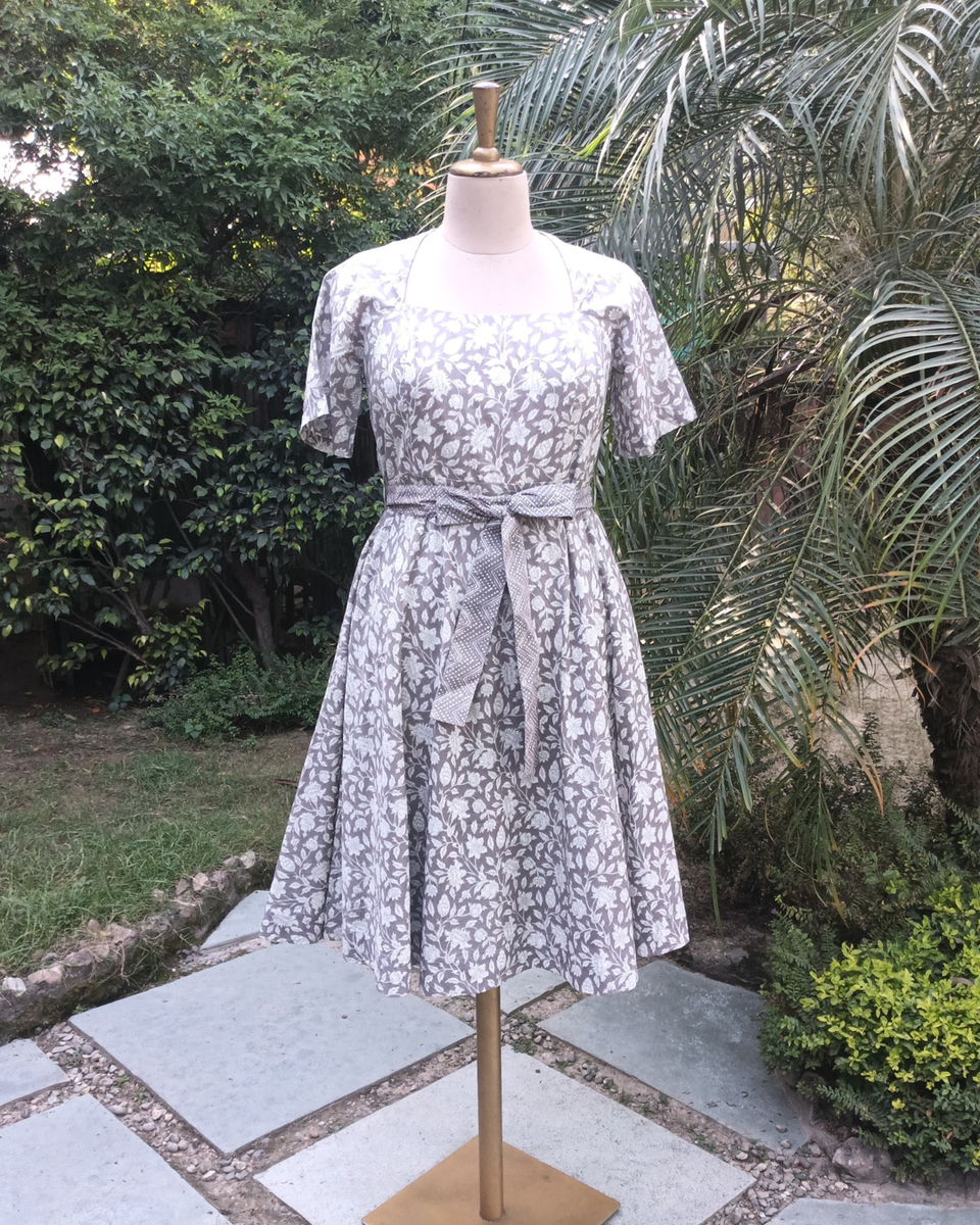 Vaaya | Grey Iris Hand Block Printed Dress with Belt– VAAYA